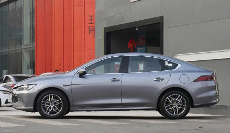 “背刺”！比亚迪秦L，搭载第5代DMi技术，百公里油耗低至2.9L？_车家号_发现车生活_汽车之家