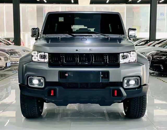 实拍北京BJ40，外观硬派霸气，搭载2.0T+8AT，气场不输坦克300！_车家号_发现车生活_汽车之家