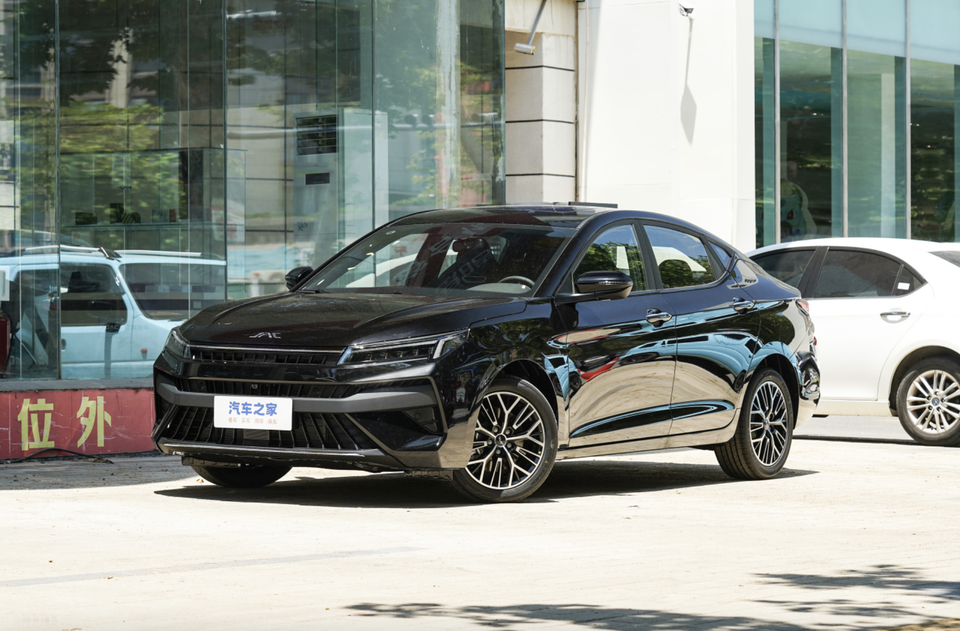 【文章】江淮A5PLUS上市了，新车售价6.58-8.58万元，共推出4款车型可选。我记得以前有一款车型叫作江淮嘉悦A5，现在停产了，但通过车身参数还是可以看出江淮A5PLUS和嘉悦A5之间的 ...