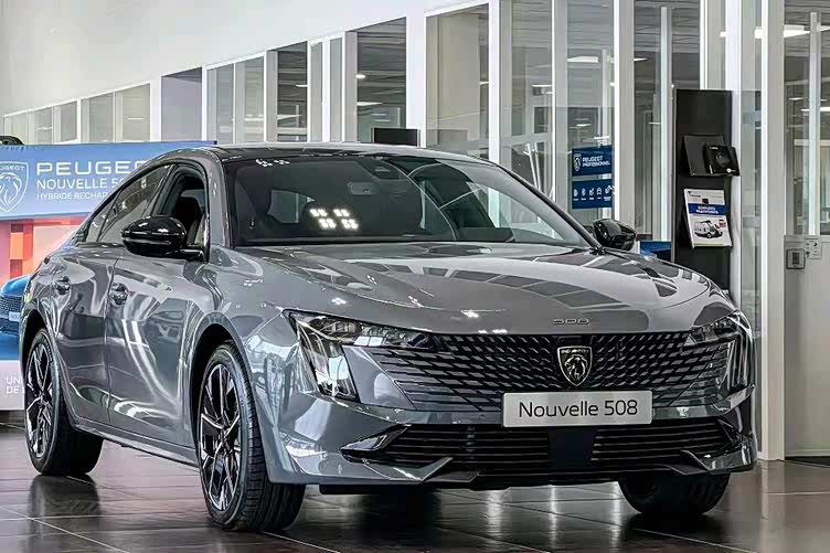 新款标致汽车508来了，金属灰色漆面质感一流，无边界格栅+1.6T_车家号_发现车生活_汽车之家