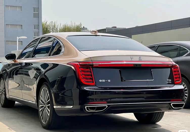 派头十足！红旗H9“双色”版亮相，气场强大，质感不逊奥迪A6_车家号_发现车生活_汽车之家