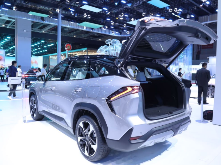 雷神电混8848，吉利银河L7上海车展挑战新高度_车家号_发现车生活_汽车之家