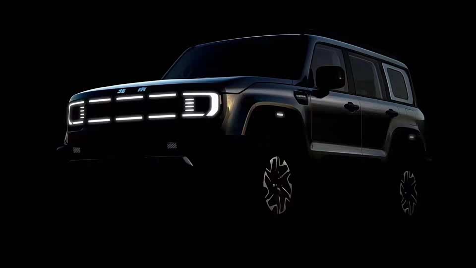 【文章】日前，北京越野发布了全新一代BJ40的官方图片。根据此前的工信部新车公告，该车长宽高分别为4790/1940/1895mm，比现款至少大了一码，轴距为2760mm，而且具有拖挂资质 ...