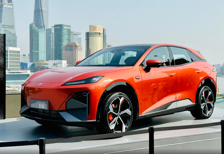 深蓝汽车首款SUV—深蓝S7带来增程版和纯电版，16.99万起_车家号_发现车生活_汽车之家