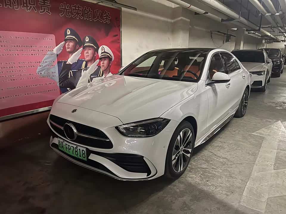 【文章】40万的奔驰C插电混你会考虑吗？奔驰C350eL，搭载25.4kWh的三元锂电池组，还支持直流快充，21分钟就能充到80%，交流慢充3个小时能充满，WLTC纯电续航105km。电量充足 ...