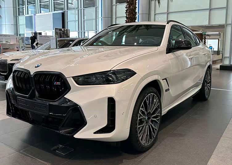 宝马X6 M60i海外实拍，车头酷似新款宝马X5，4.4动力+8AT_车家号_发现车生活_汽车之家