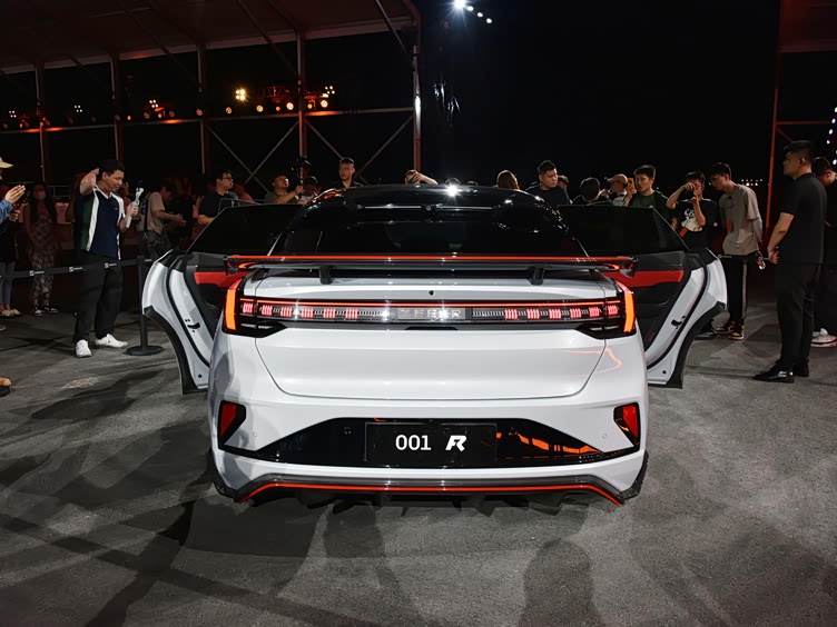 极氪001FR——家用，赛道，越野通杀的全能吉利王_车家号_发现车生活_汽车之家