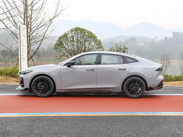 长安Lamore曝光！2765mm轴距+1.5T动力 360度没缺点！_车家号_发现车生活_汽车之家