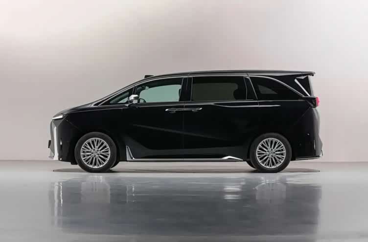 最高续航762公里 中大型纯电MPV合创V09预售价32万起_车家号_发现车生活_汽车之家