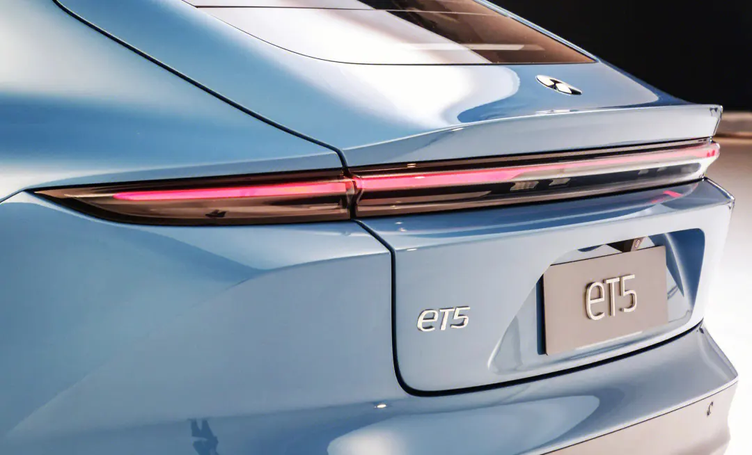 30-40万，选极氪001还是选蔚来ET5?蔚来真的抄保时捷吗？_车家号_发现车生活_汽车之家