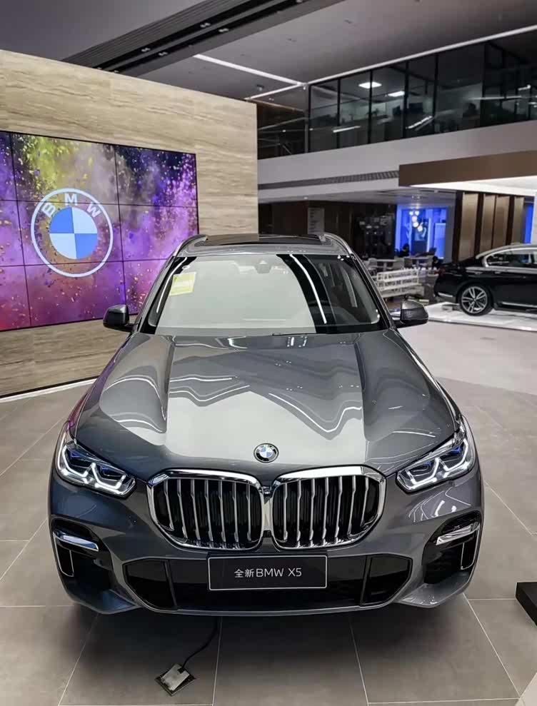 最新款宝马X5 30Li尊享 摩天灰/红_车家号_发现车生活_汽车之家