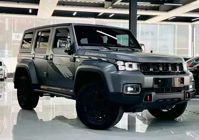 实拍北京BJ40，外观硬派霸气，搭载2.0T+8AT，气场不输坦克300！_车家号_发现车生活_汽车之家