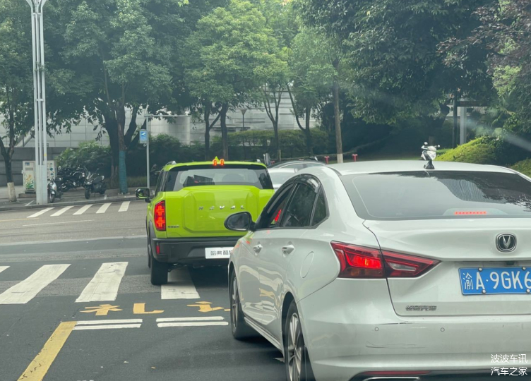 哈弗酷狗实车上路,车流当中很显眼,造型硬派 车家号 发现车生活 汽车之家
