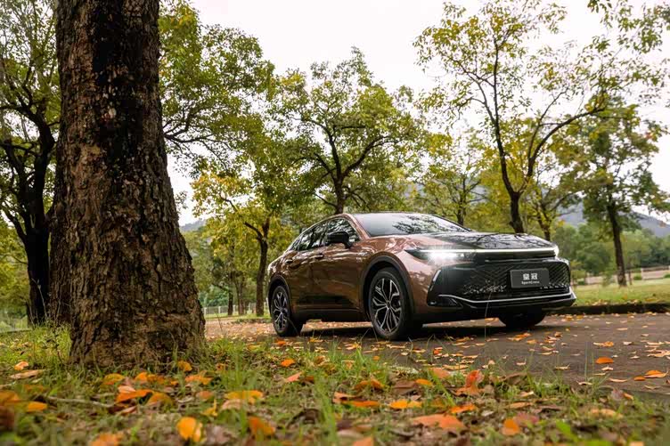 感受传承与创新，赛道体验一汽丰田皇冠SportCross_车家号_发现车生活_汽车之家