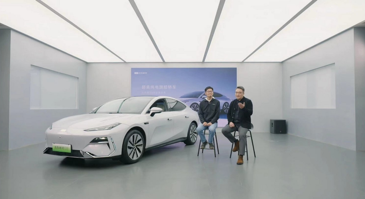 吉利银河E8首发，SEA架构首款轿车，45英寸8K大屏期待吗？_车家号_发现车生活_汽车之家