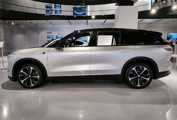 2023款蔚来ES8实车现身，外观设计精致，尺寸升级，智能配置完善_车家号_发现车生活_汽车之家