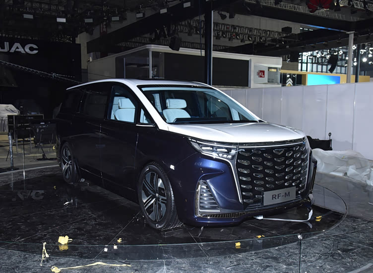 亲民版“别克GL8”实车亮相！豪华外观车长5米2，插混续航1200km_车家号_发现车生活_汽车之家