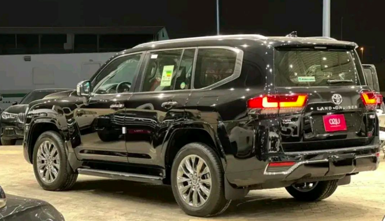 实拍新丰田兰德酷路泽，国六版将登场，3.5T+10AT，或130万元起_车家号_发现车生活_汽车之家