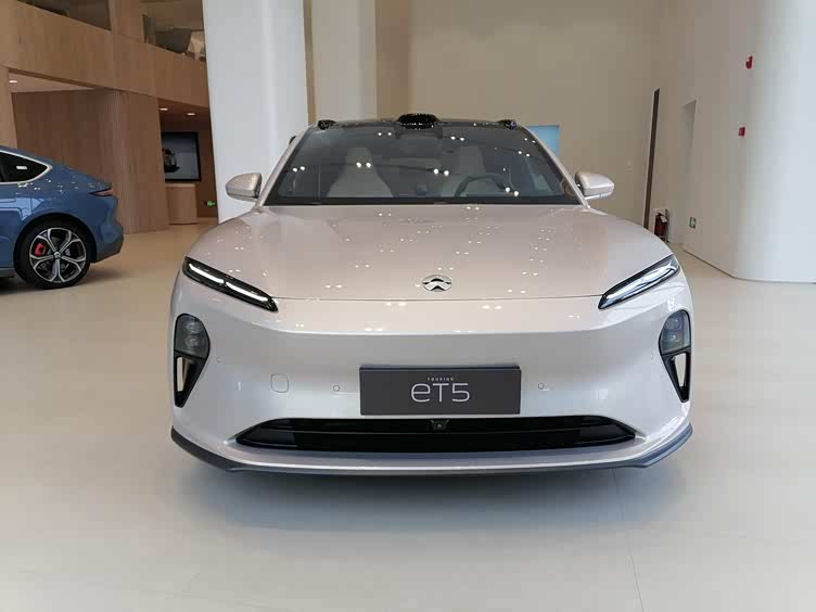 实拍蔚来ET5四驱旅行车，颜值高，空间大，兼顾了操控性和实用性_车家号_发现车生活_汽车之家