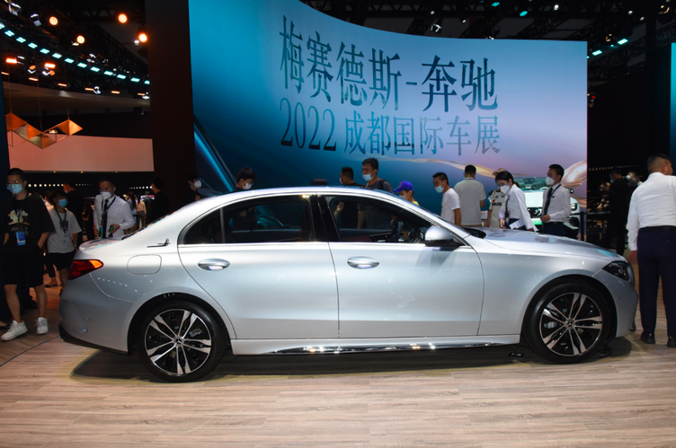 全新奔驰C350 eL正式上市！搭载2.0T插混，售价40.73万元_车家号_发现车生活_汽车之家