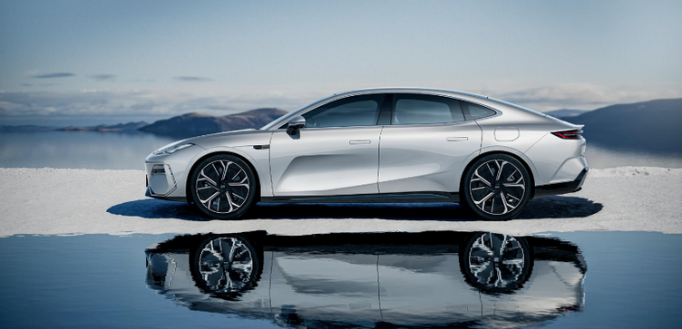 吉利银河E8首发，SEA架构首款轿车，45英寸8K大屏期待吗？_车家号_发现车生活_汽车之家