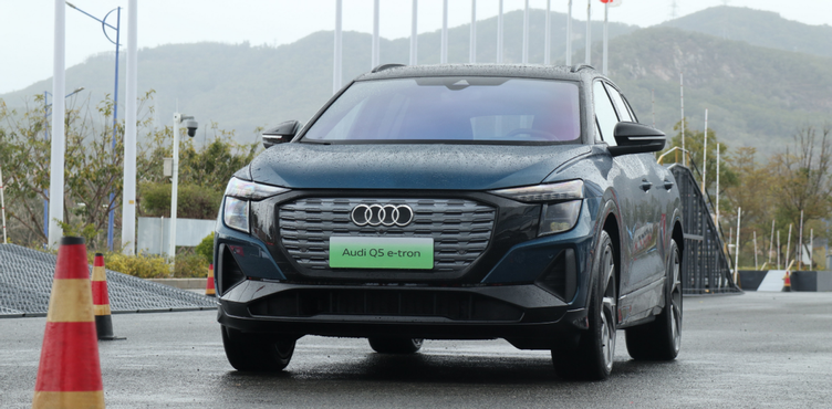 续航560公里，豪华纯电中大型SUV，奥迪Q5etron产品力十足_车家号_发现车生活_汽车之家