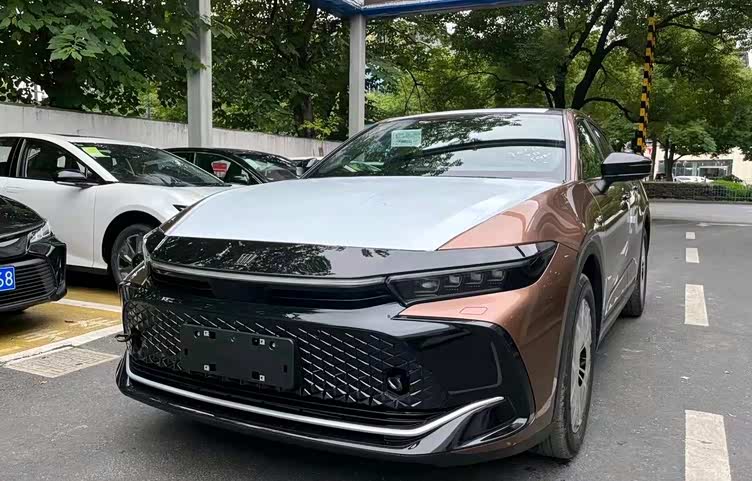 首批丰田皇冠运动版进店，新造型动感大气，2.4T+8AT，年轻又时尚_车家号_发现车生活_汽车之家