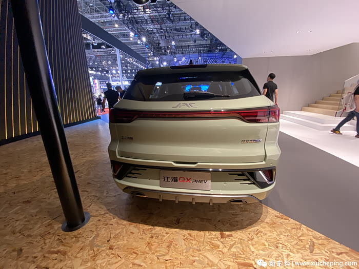机甲风外观，双联屏内饰，江淮QX PHEV亮相上海车展_车家号_发现车生活_汽车之家