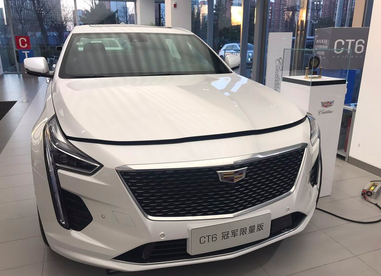 探店：2021款凯迪拉克CT6，白色涂装很大气，全系配2.0T，真给力_车家号_发现车生活_汽车之家
