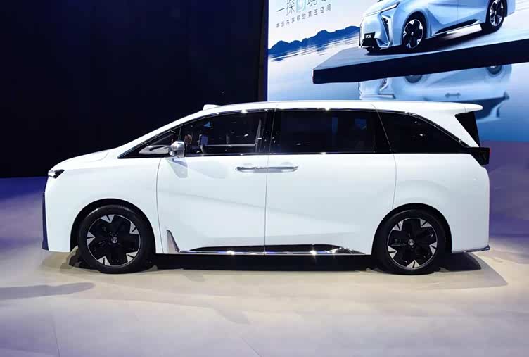 国产又一重量级MPV，合创V09实车亮相，7座，侧滑门，续航750km_车家号_发现车生活_汽车之家