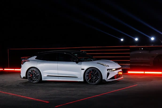 中国品牌最快电车？！极氪001FR_车家号_发现车生活_汽车之家