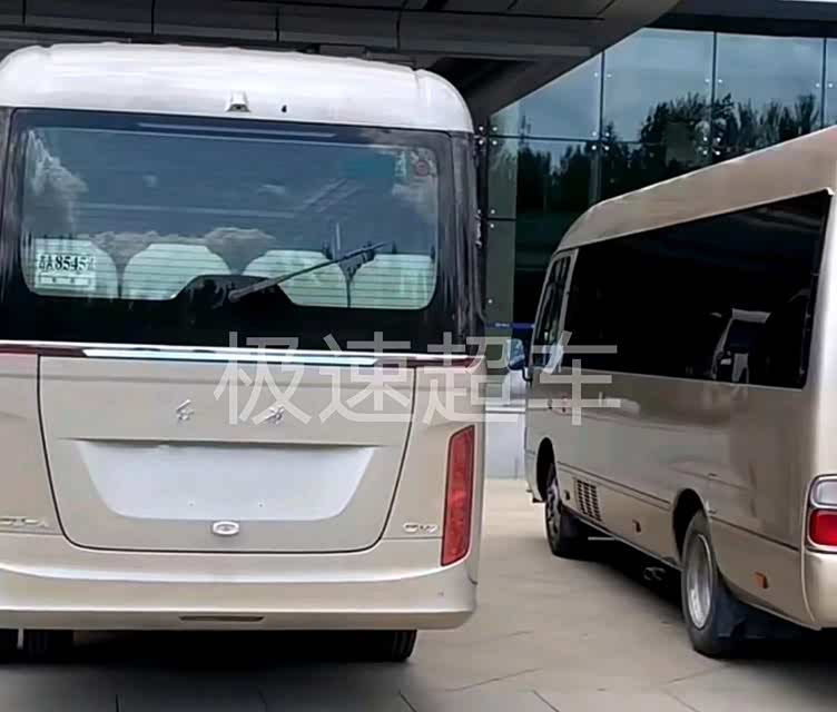 红旗QM7来了，搭载3.0T引擎，首次与丰田考斯特同框，气场强大_车家号_发现车生活_汽车之家