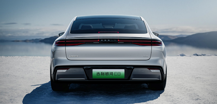 吉利银河E8首发，SEA架构首款轿车，45英寸8K大屏期待吗？_车家号_发现车生活_汽车之家