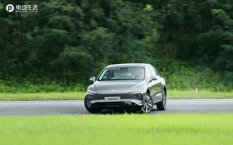 荣威D7双车内测画面首曝光 后驱结构动态表现出色！_车家号_发现车生活_汽车之家