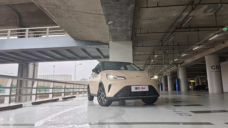 哪吒AYA上市7.38万起 试驾感受快小稳！_车家号_发现车生活_汽车之家