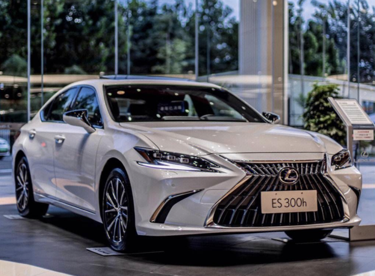 雷克萨斯ES200降4万，奥迪A6L降10万！油车价格又崩不住了？_车家号_发现车生活_汽车之家