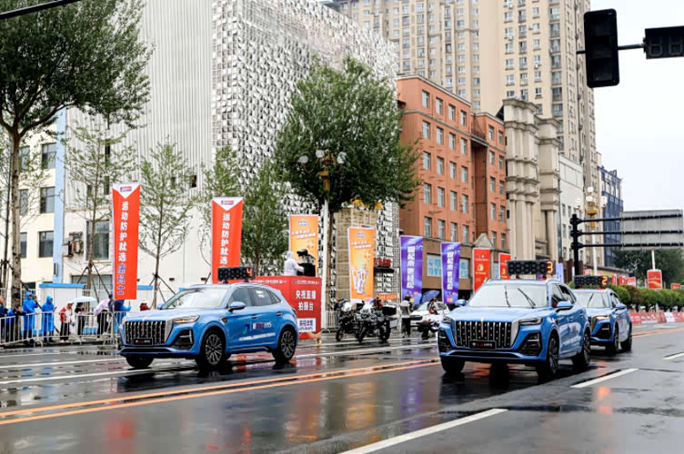 强者当红 新红旗HS5燃情领跑2023吉林马拉松_车家号_发现车生活_汽车之家