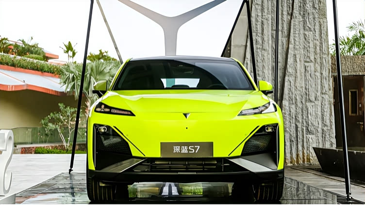 深蓝S7和CR-V表现如何？游艇座舱更科技，买车不纠结！_车家号_发现车生活_汽车之家