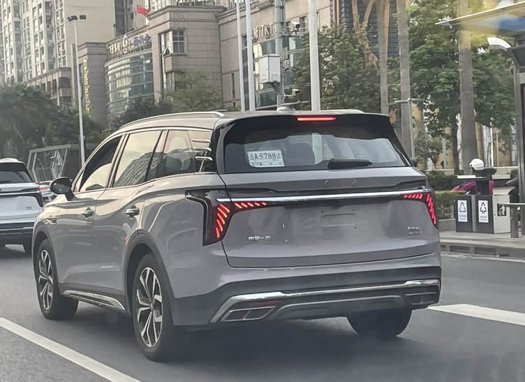 红旗HS6实车曝光，尺寸超越汉兰达，有望6月份上市_车家号_发现车生活_汽车之家