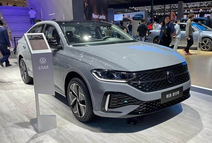 大众朗逸新增1.5T车型，预算15万元，你选它，还是选国产新能源？_车家号_发现车生活_汽车之家