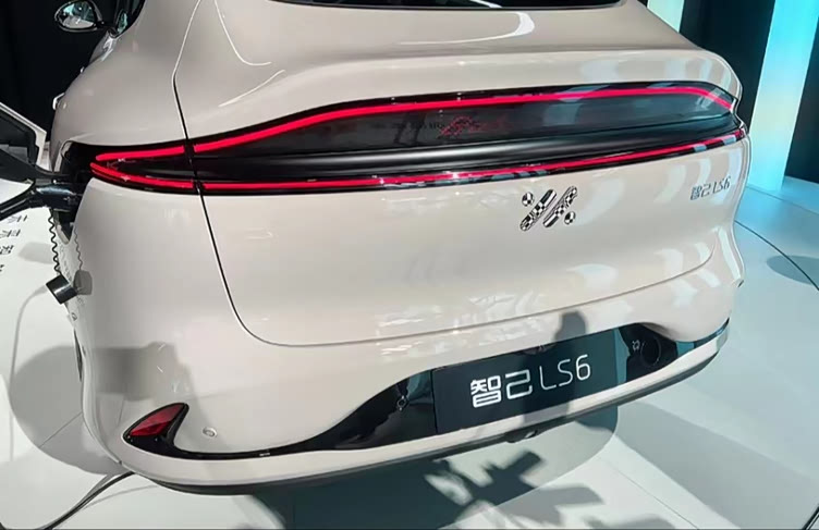 智己LS6实车曝光 成都车展首次公众亮相_车家号_发现车生活_汽车之家