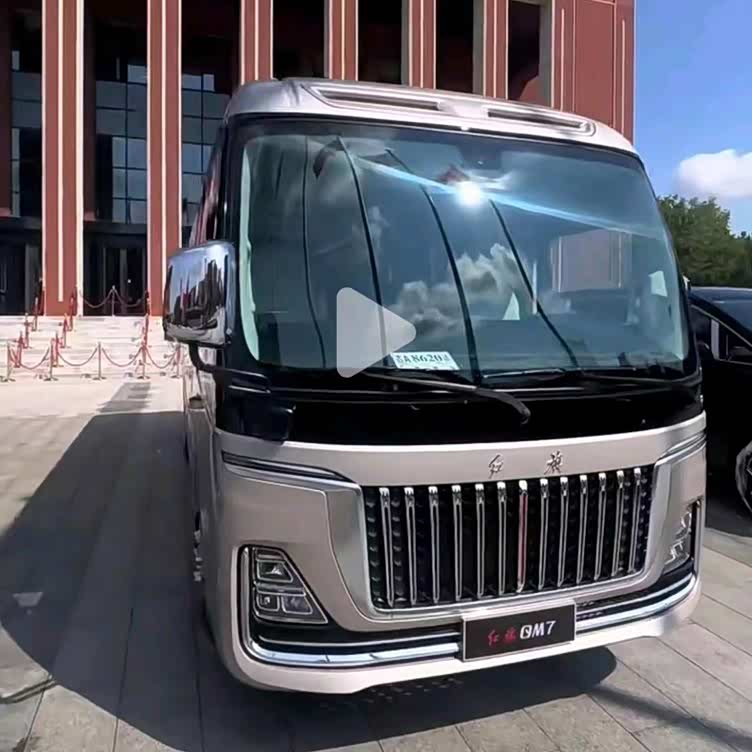 红旗QM7中巴车登场，竞争考斯特，豪华感十足，家族元素很丰富_车家号_发现车生活_汽车之家