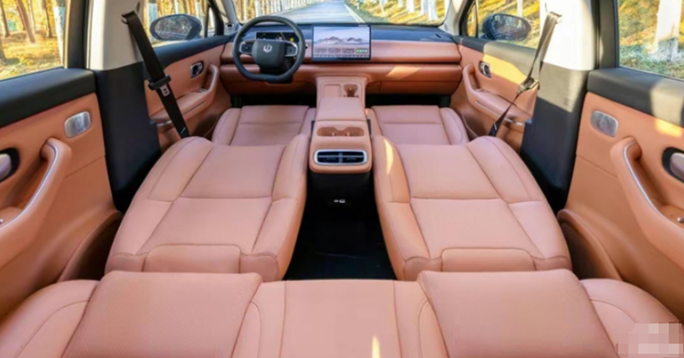 零跑C10，8295芯片+800V超充，领跑新能源汽车_车家号_发现车生活_汽车之家