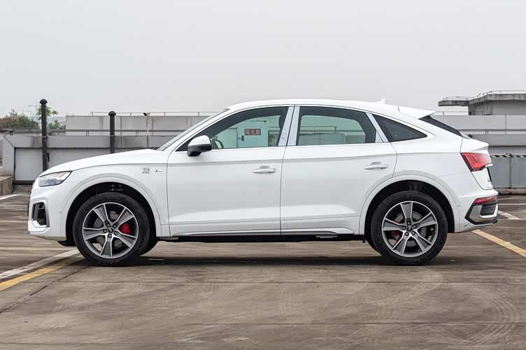 奥迪Q5L Sportback，外观漂亮，跨界轿跑SUV，搭载2.0T发动机_车家号_发现车生活_汽车之家
