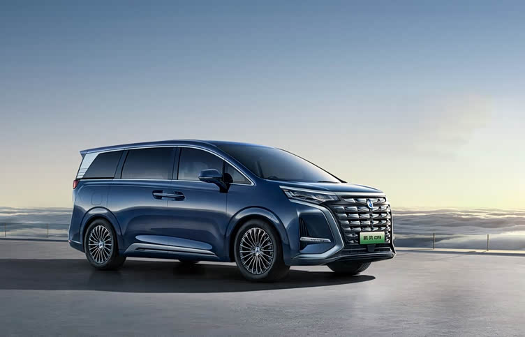 首款纯电MPV！极氪009上市 这是要抢腾势D9的风头？_车家号_发现车生活_汽车之家