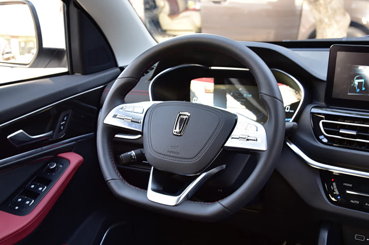 奔腾X40新帮手！一汽奔腾T33售6.98万元起！_车家号_发现车生活_汽车之家