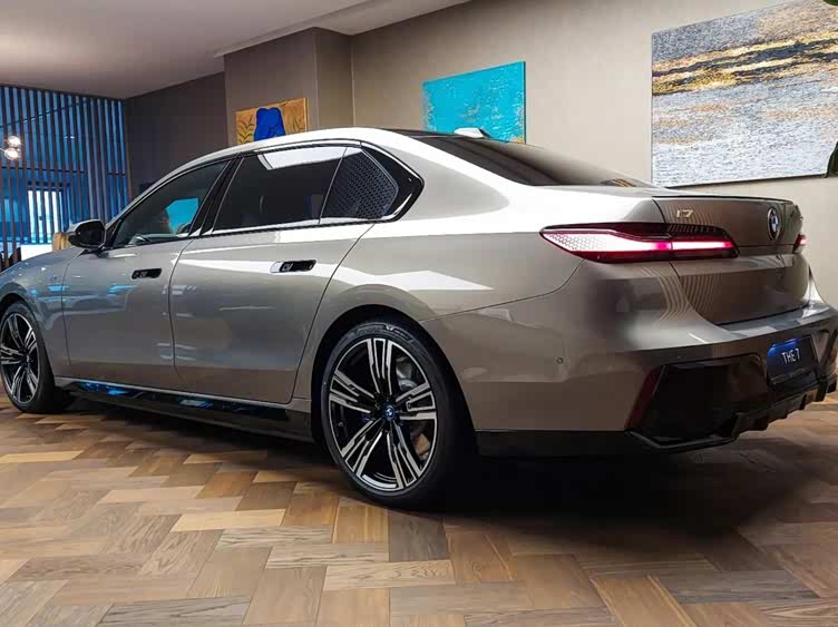 全新宝马7系实车曝光：搭3.0T+8AT，车长5米4！销量有望有所突破?_车家号_发现车生活_汽车之家