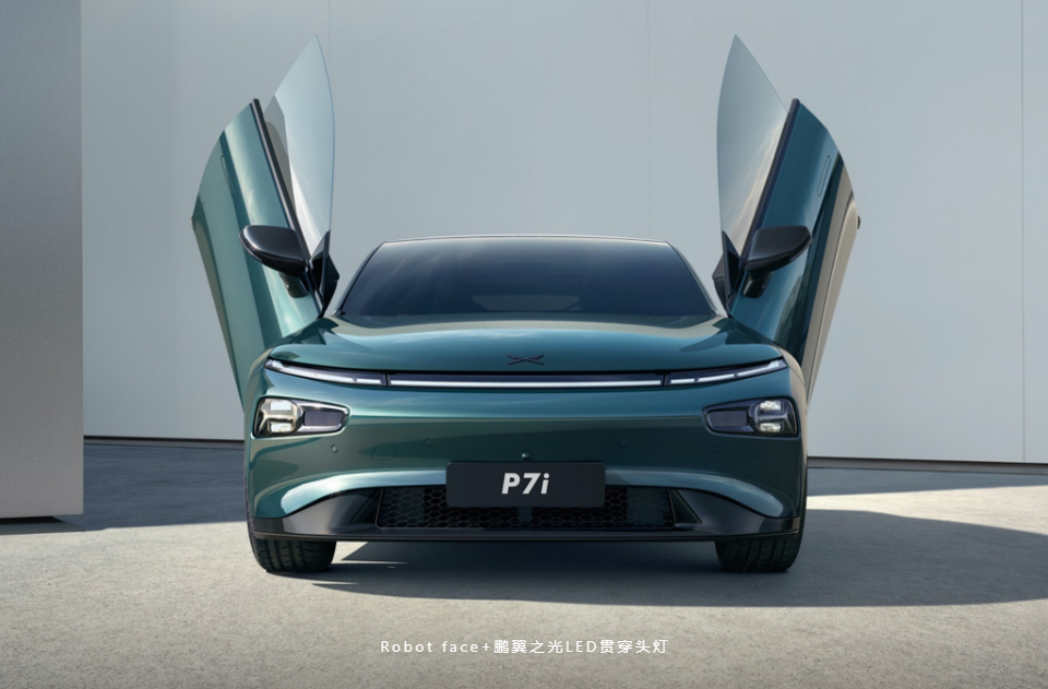 【文章】小鹏P7i甩开特斯拉Model3几条街！你可信？小鹏P7i的外观，延续了经过市场考验的经典设计，修长的车身和车头，极致的宽高比，车辆重心位置和驾驶人重心的重合，中置电机带来的操控性 ...