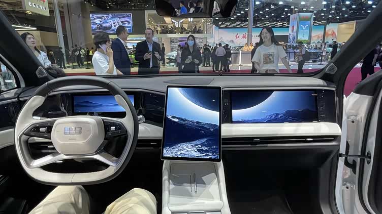 综合续航有望突破1300公里！吉利银河首款轿车谍照曝光_车家号_发现车生活_汽车之家