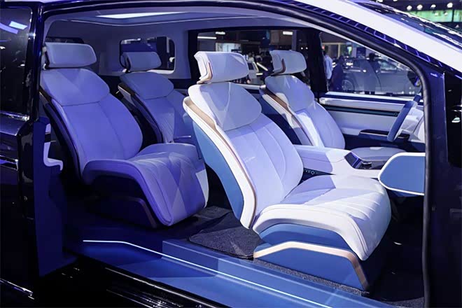 新国潮MPV的完美演绎，江淮瑞风概念车RF-M火爆安徽车展_车家号_发现车生活_汽车之家